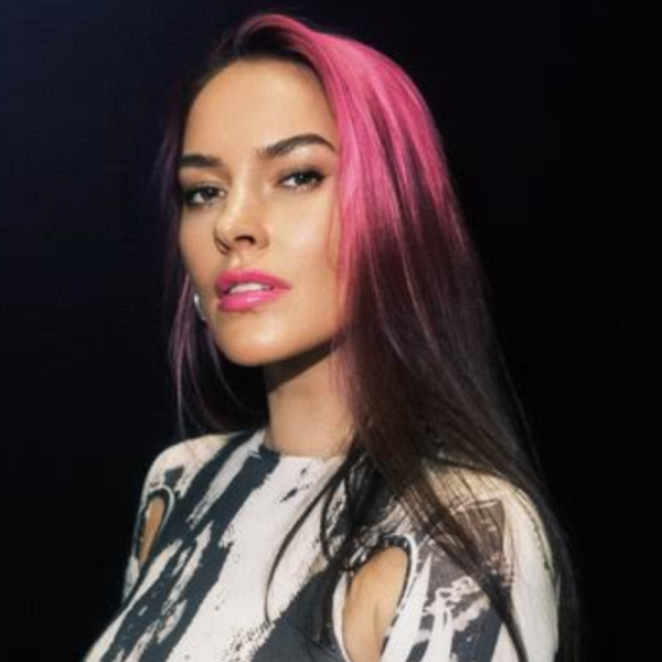 Pretty Pink s'associe à la chanteuse Jyll pour un single, "Downfall ...